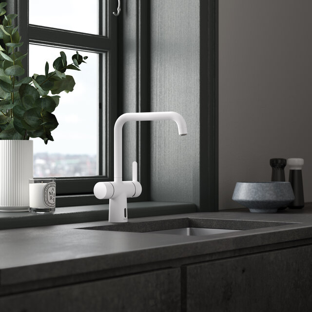 Silhouet Matt White Touchless kitchen tap [https://damixa.com]